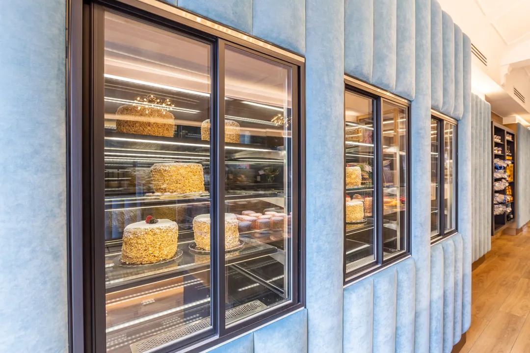 Oscartek GALA DP2100-2T 86" Curved Refrigerated Deli Display Case